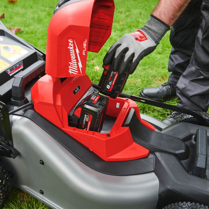 Milwaukee M18 F2LM46-802 18" Mower Kit | UK Battery Mowers