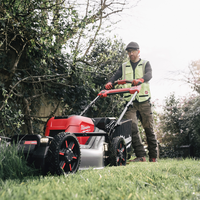 Milwaukee M18 F2LM53-122 21" Mower Kit | UK Battery Mowers