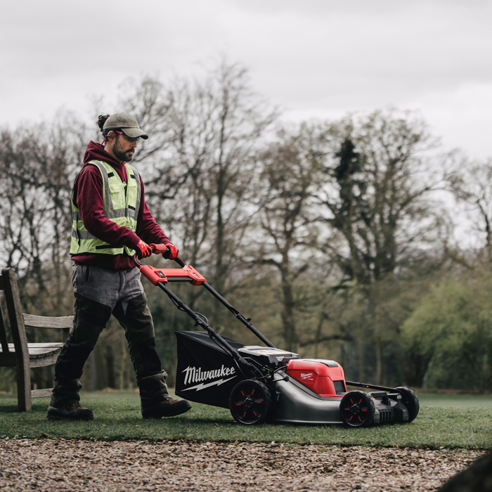 Milwaukee M18 F2LM53-122 21" Mower Kit | UK Battery Mowers